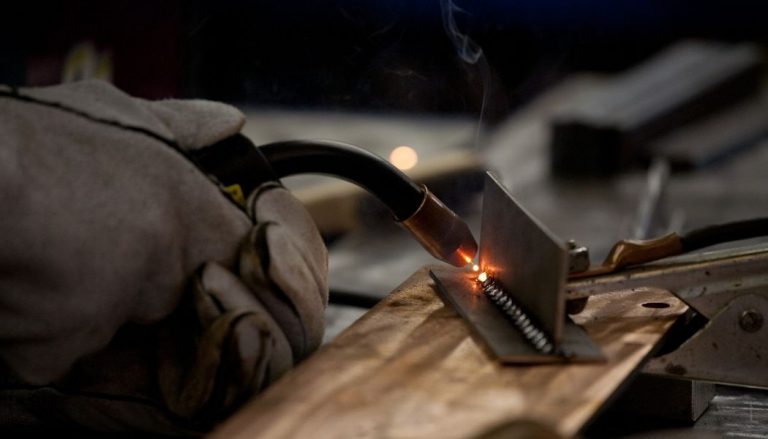 Gas Welding vs Arc Welding: Differences Explained - Beginner Welding Guide